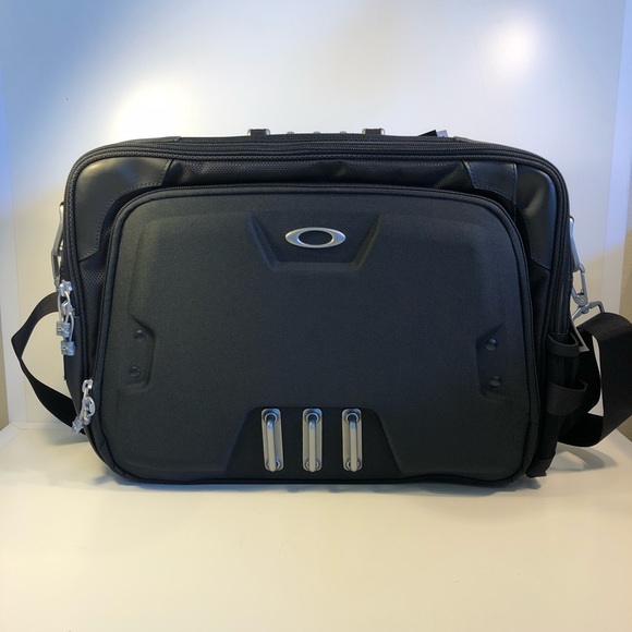 Oakley | Bags | 926600 Oakley Home Office Computer Briefcase | Poshmark